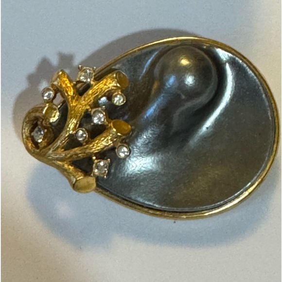 Ivana | Jewelry | Vintage Ivana Brooch | Poshmark